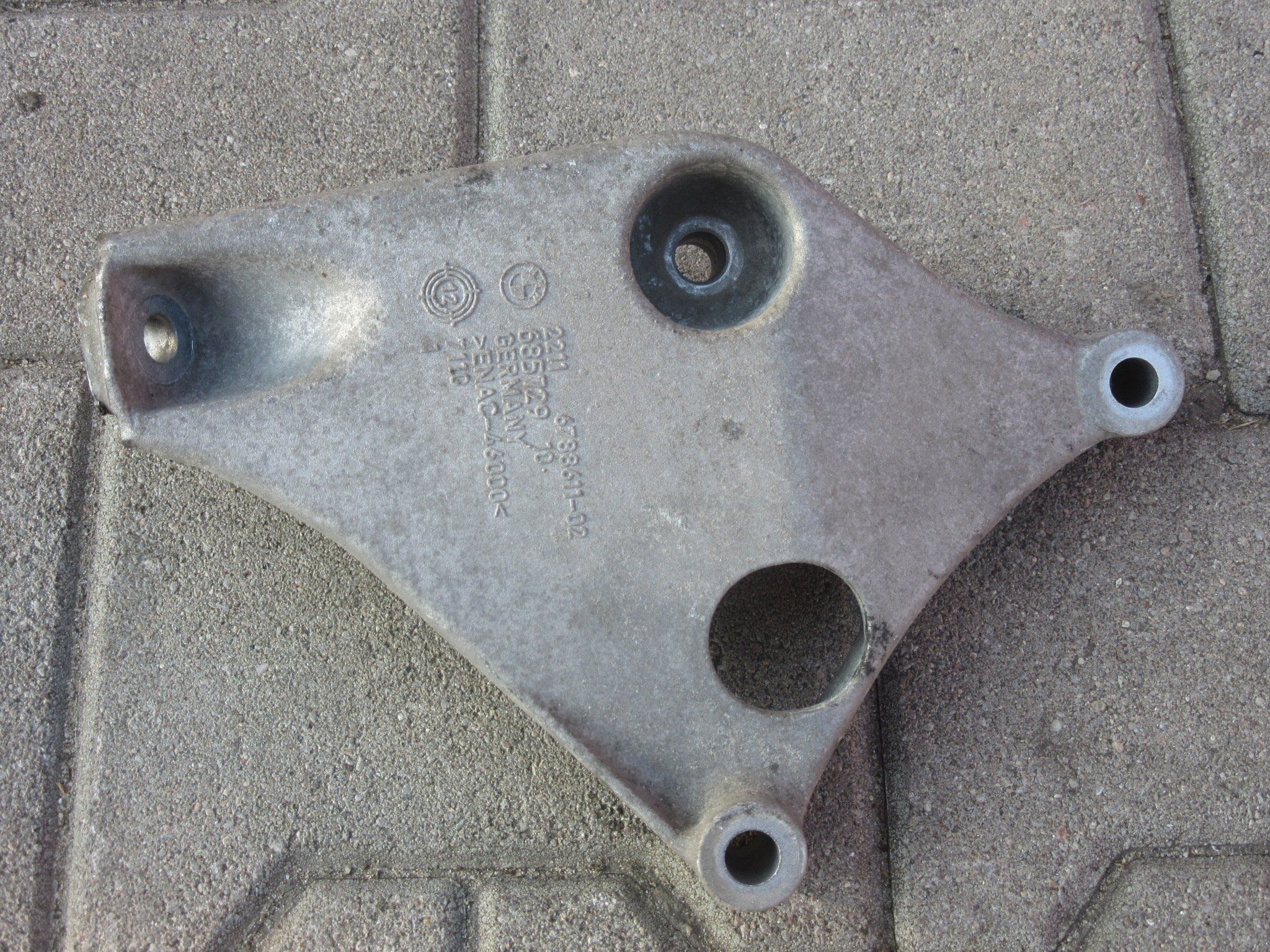 BMW F20 F30 LAPAČ MOTORA ĽAVÝ N47 6788611 za 6,65 € - Allegro