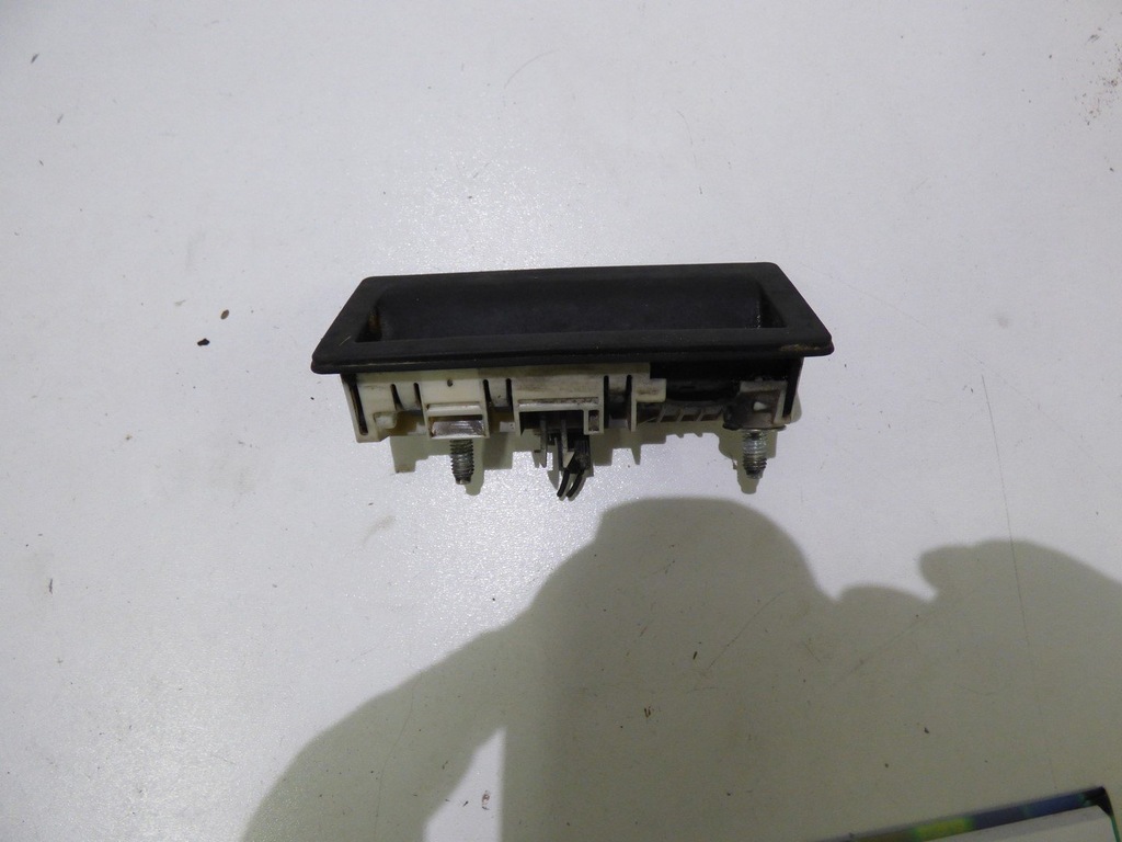 VW TIGUAN KLAMKA TYLNEJ KLAPY 5N0827335F - 7560785082 - oficjalne ...