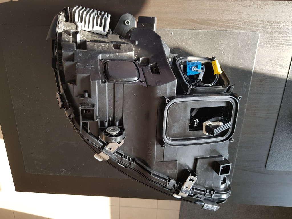 REFLEKTOR LAMPA LEWA C-KLASA C205 A2059067902 - 7213424216 - oficjalne ...