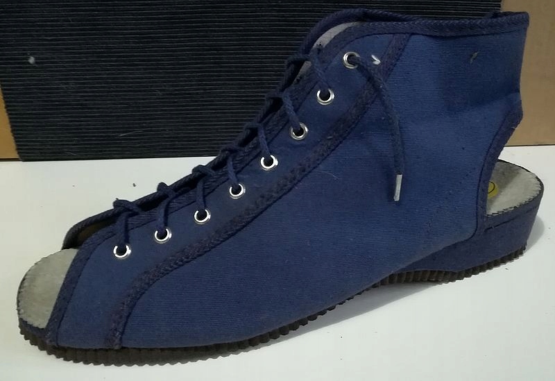 Buty woźnej sprzątaczki PRL 39 -40 25,5cm kapcie - 7633171762 ...