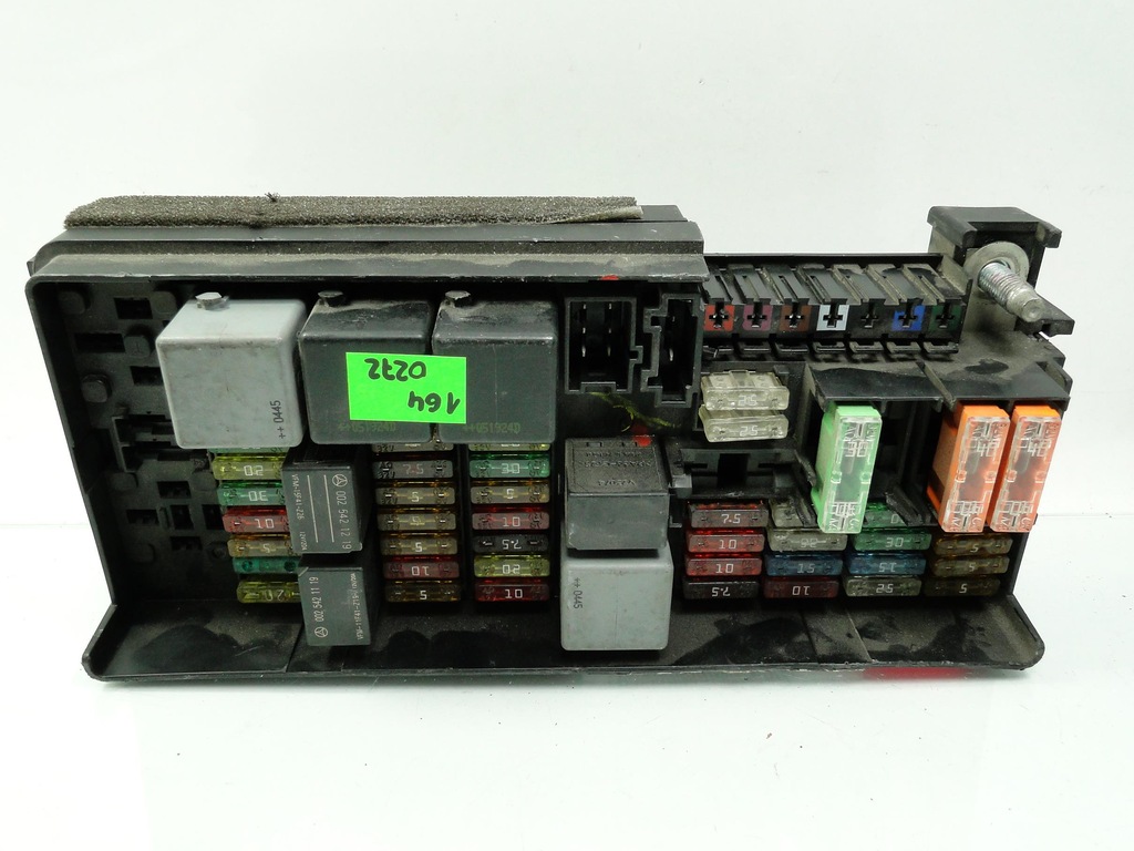 MERCEDES SKRZYNKA BEZPIECZNIKÓW A1645400272 - 7249702774 - oficjalne ...