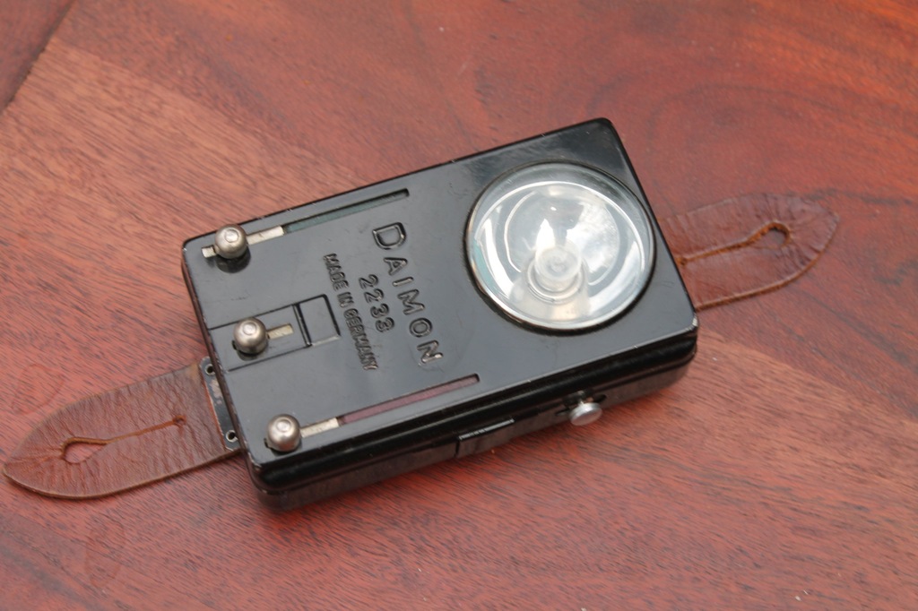 LATARKA DAIMON 2233 DBG - 7319408302 - oficjalne archiwum Allegro